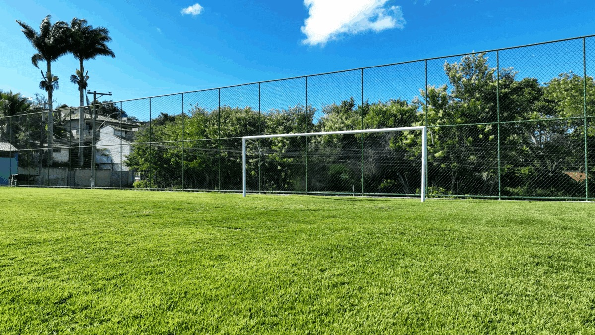 Búzios inaugura campo de futebol com quadra de areia no bairro José ...